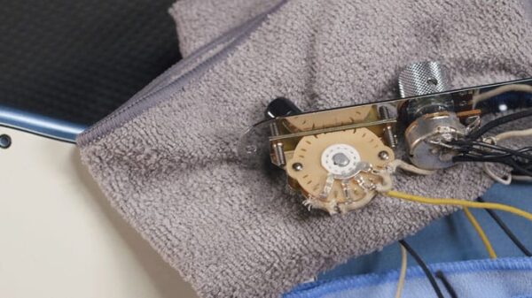 Seymour Duncan Mounting a Telecaster Neck Pickup to the Body: Secrets ...